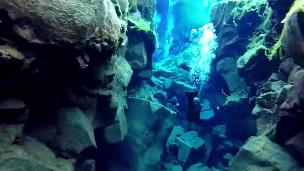 [HD] Plongée sur la dorsale de SILFRA dans le parc de Þingvellir ...