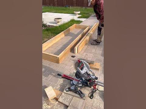 Делаем уличные грядки #свойдом #грядки - YouTube