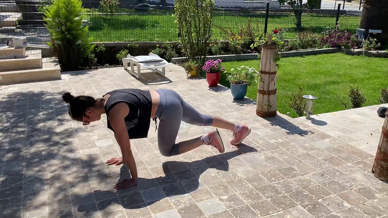 Plank Cross Knee to Elbow - YouTube