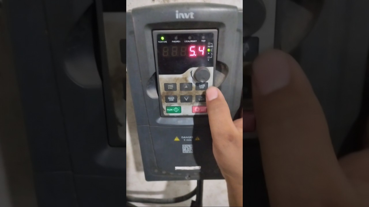 tes putaran motor sekru menggunakan inverter - YouTube
