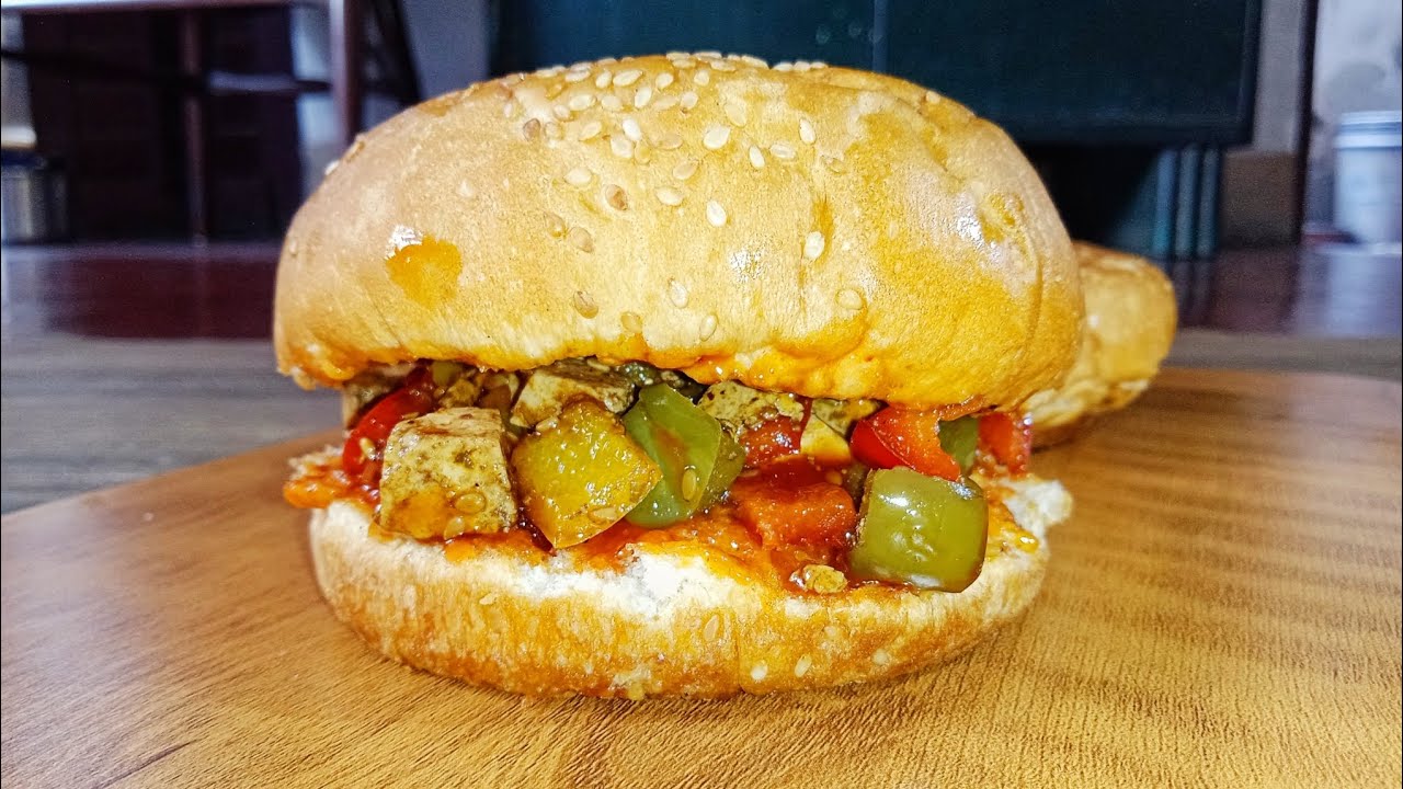 Chilli Paneer Burger Recipe | Cottage Cheese Burger | Paneer fillings ...