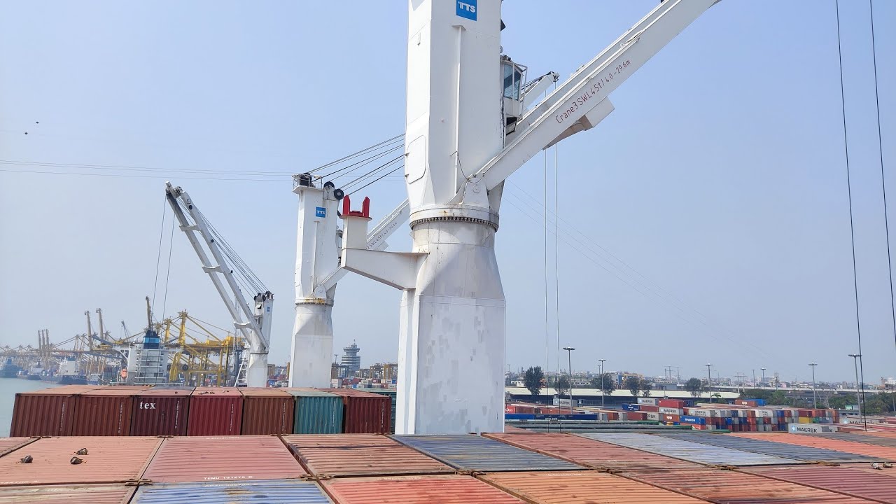 Biggest container ship Cape Orient full loading in deck six high in a ...