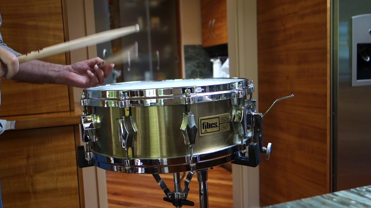 Fibes snare drum antiqued brass - YouTube