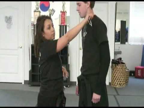 How to Use Keys as Weapons for Women's Self Defense - YouTube