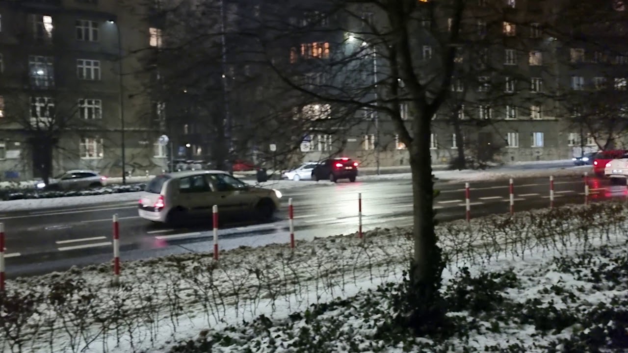Samsung Galaxy S21 - Night Video Sample in 4K 60FPS | Wide Angle Lens (Handheld)