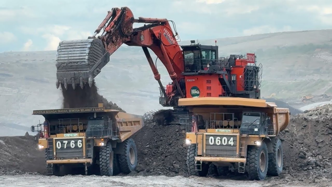 Hitachi Ex 2600 - 6 Excavator Loading over burden with two pass ...