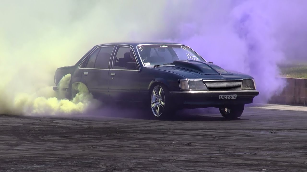 NOT51K V8 COMMODORE COLOURED SMOKE BURNOUT SYDNEY DRAGWAY 12.1.2014 ...