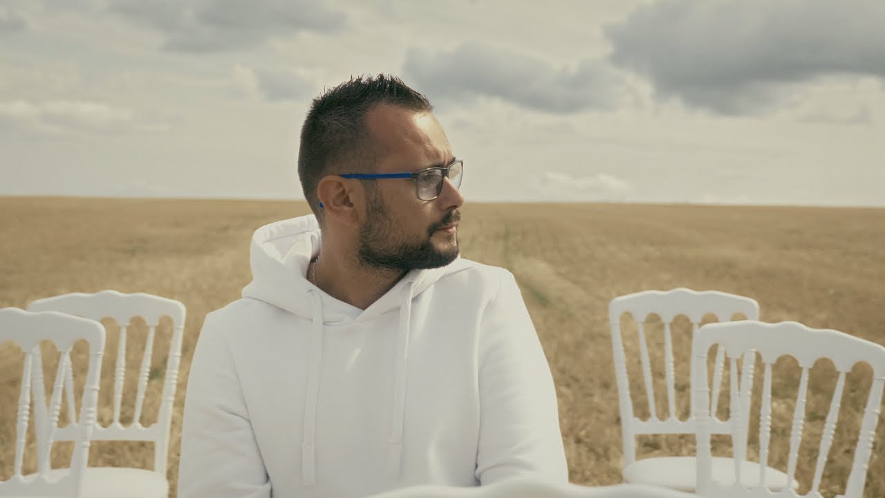 Wyll - Attendre (Clip Officiel) - YouTube