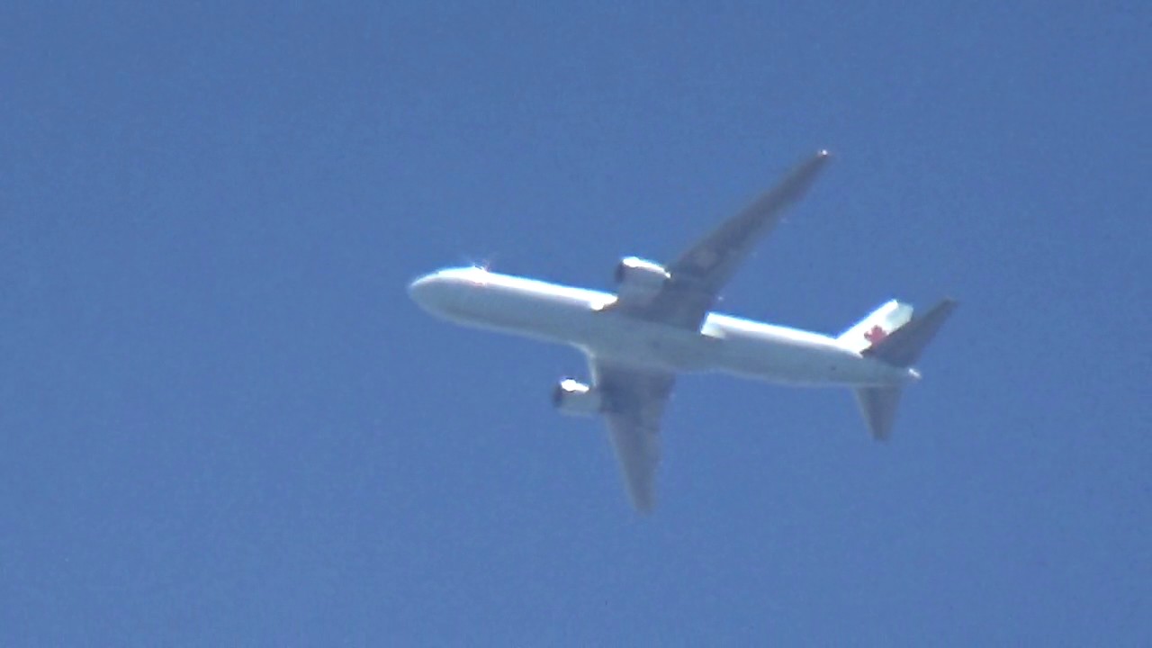 Air Canada Boeing 767-375ER C-FOCA AC861 climbing over Harmans Water ...