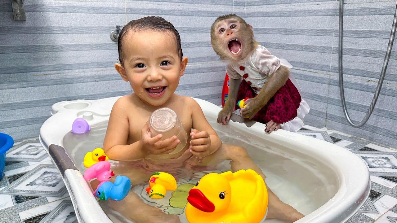 Monkey Kaka looks so cute watching baby Diem take a bath - YouTube