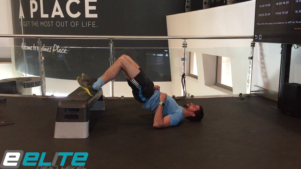 Puente Glúteo pies en Step - YouTube