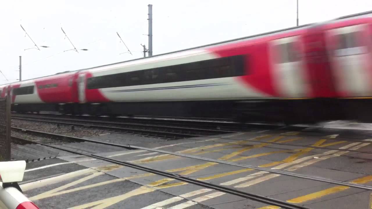 *RARE* Engine of Class 91 at back heading north - YouTube