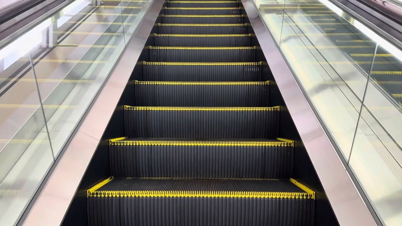 Hitachi Escalators 5 at Grand Front Osaka, Japan - YouTube