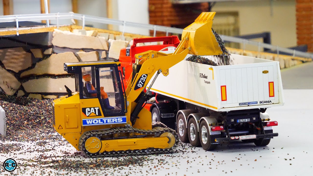 RC TRUCKS & CONSTRUCTION FUN ON A AMAZING PARCOURS - YouTube