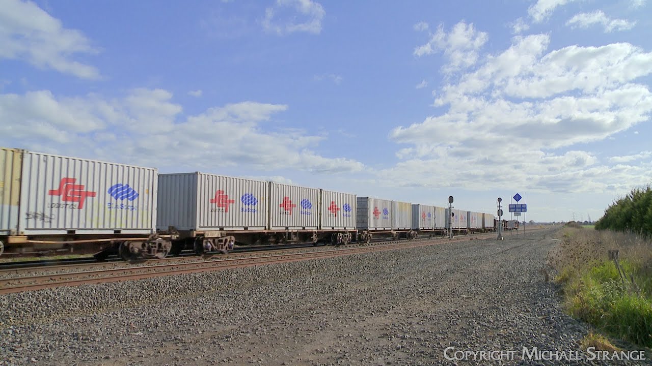 4PM4 Freight Train With Steel Wagons & Shipping Containers (21/8/2022 ...