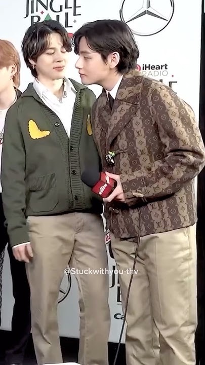 Cute vmin blinking nonstop.😉And taetae was on another level.😍😀#taehyung #jimin #vmin #bts # ...