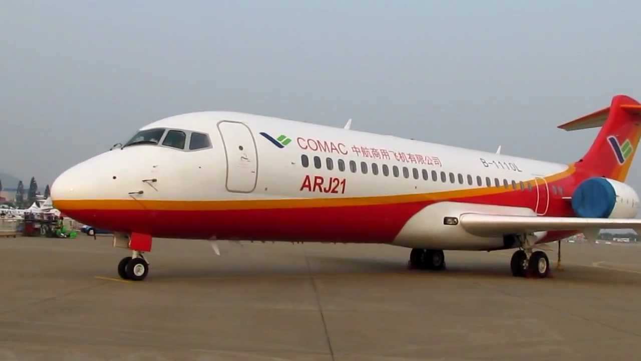 COMAC / ARJ21-700 / B-1110L @ 2010 中國珠海航展 - YouTube