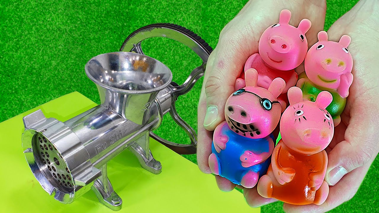 EXPERIMENT PEPPA PIG VS MEAT GRINDER - YouTube