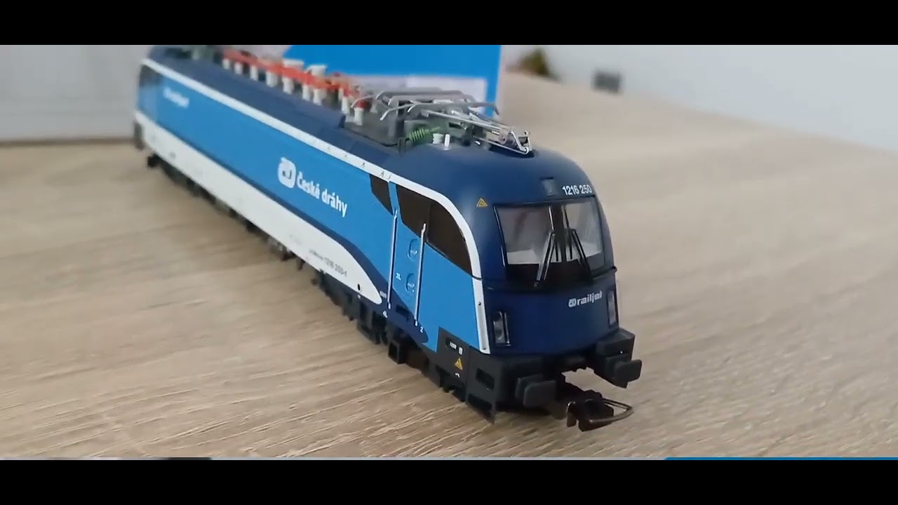 Railjet PIKO EXPERT Taurus H0 1:87 train - YouTube