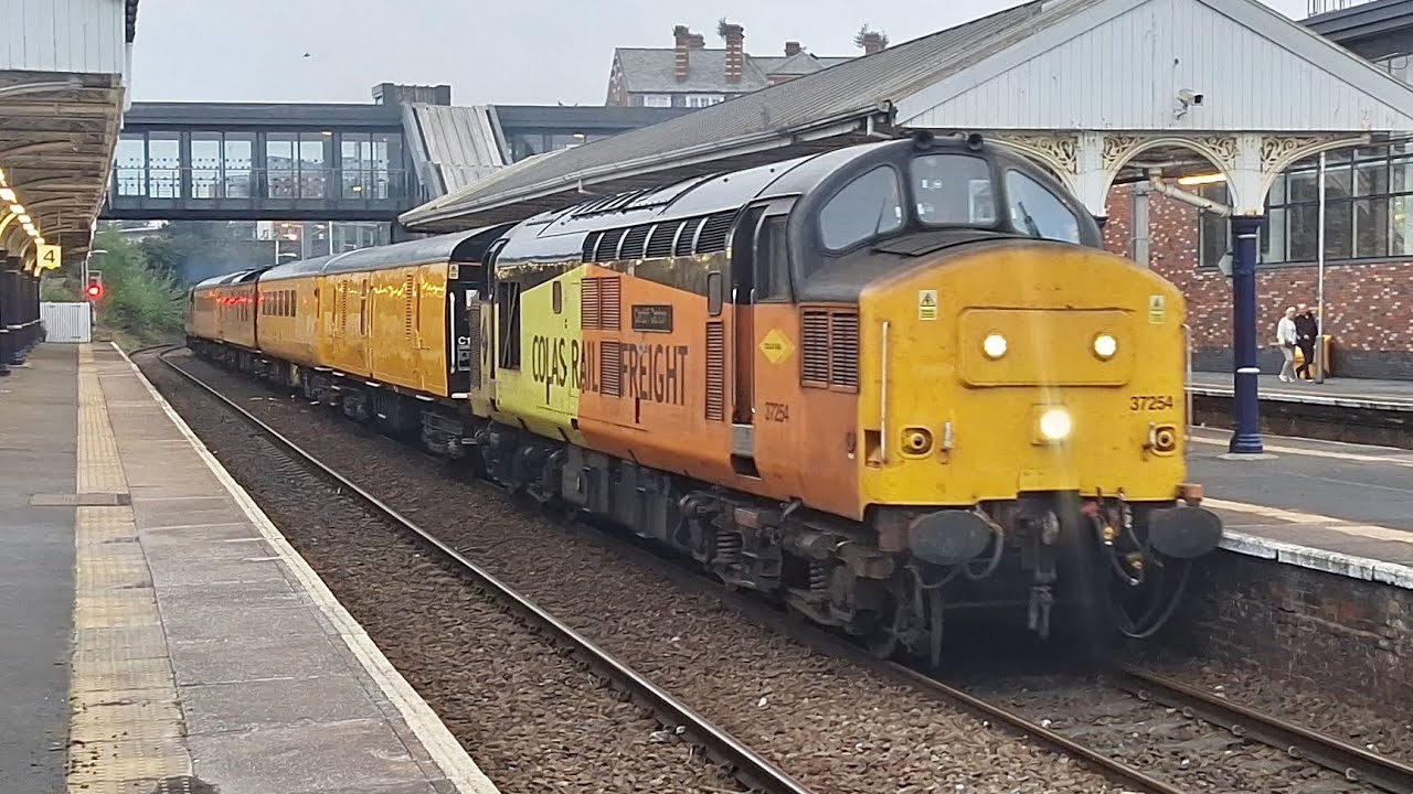 37254 & 37175 Quick Turnaround in Altrincham - YouTube