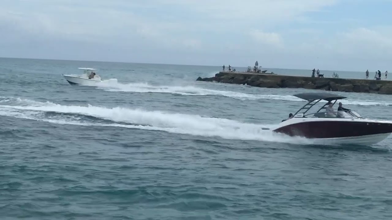Haulover Inlet Boats On Choppy Water - YouTube