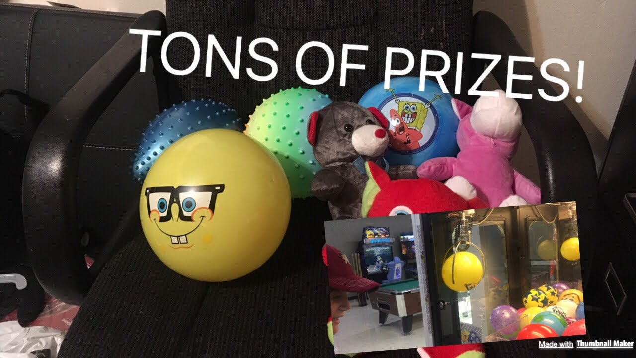 GOOD CLAW MACHINE WINS AT THE BOWLING ALLEY! - YouTube