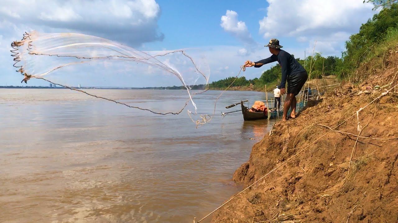 Real-Life | Survival skills, Net Fishing at Me Kong river | Delicious ...
