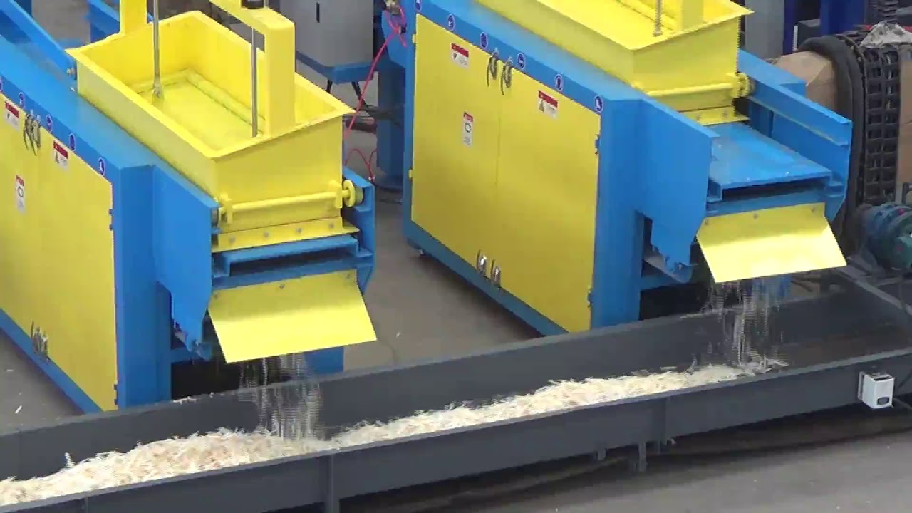 Wood Shaving Making Machine for chicks, horses animal bedding - YouTube