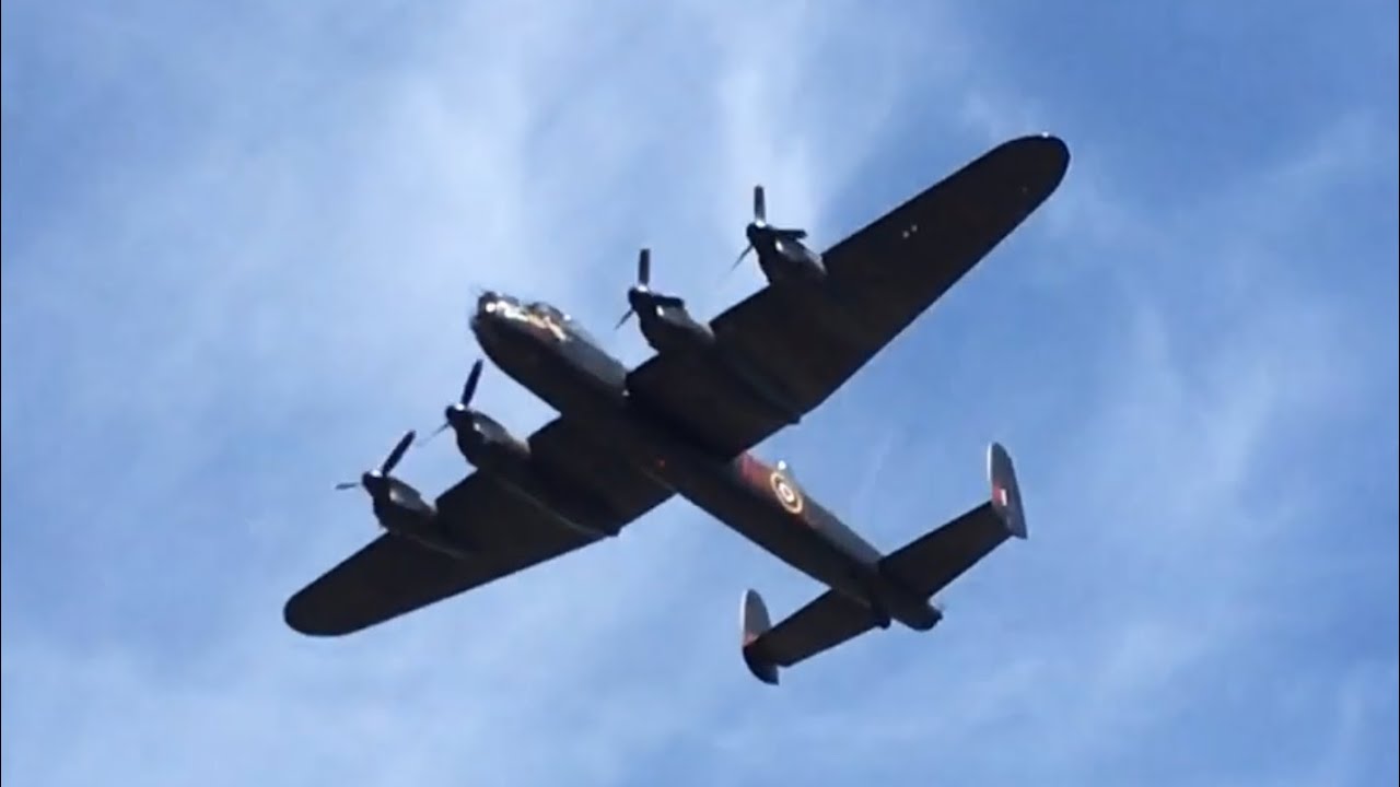 Avro Lancaster Flypast (Bloxham Steam Rally, Oxfordshire, 24.06.2018 ...