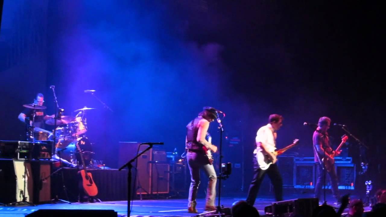 Weezer - "Why Bother" - Live in Seattle, WA 8/19/11 - YouTube
