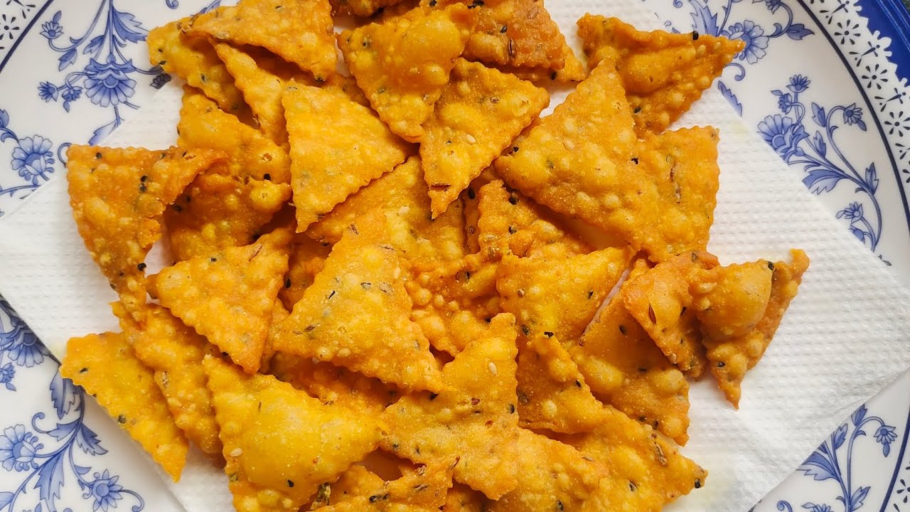 Kids favorite Crispy Triangles| Easy snacks| फक्त २० मि. बनवा खुसखुशीत ...