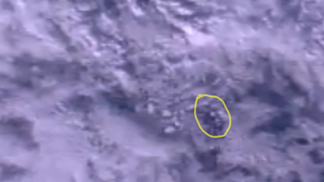 Ufo Alien Head is sticking out of the clouds, NASA tv ISS live stream ...