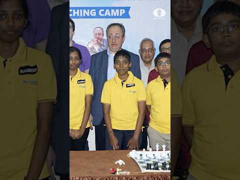 Praggnanandhaa plays against his Teacher 😍😍 #chess #praggnanandhaa