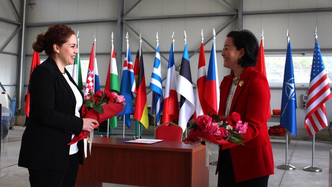 Kontratë për helikopterët Black Hawk, Xhaçka e ambasadorja Kim: Krah ...