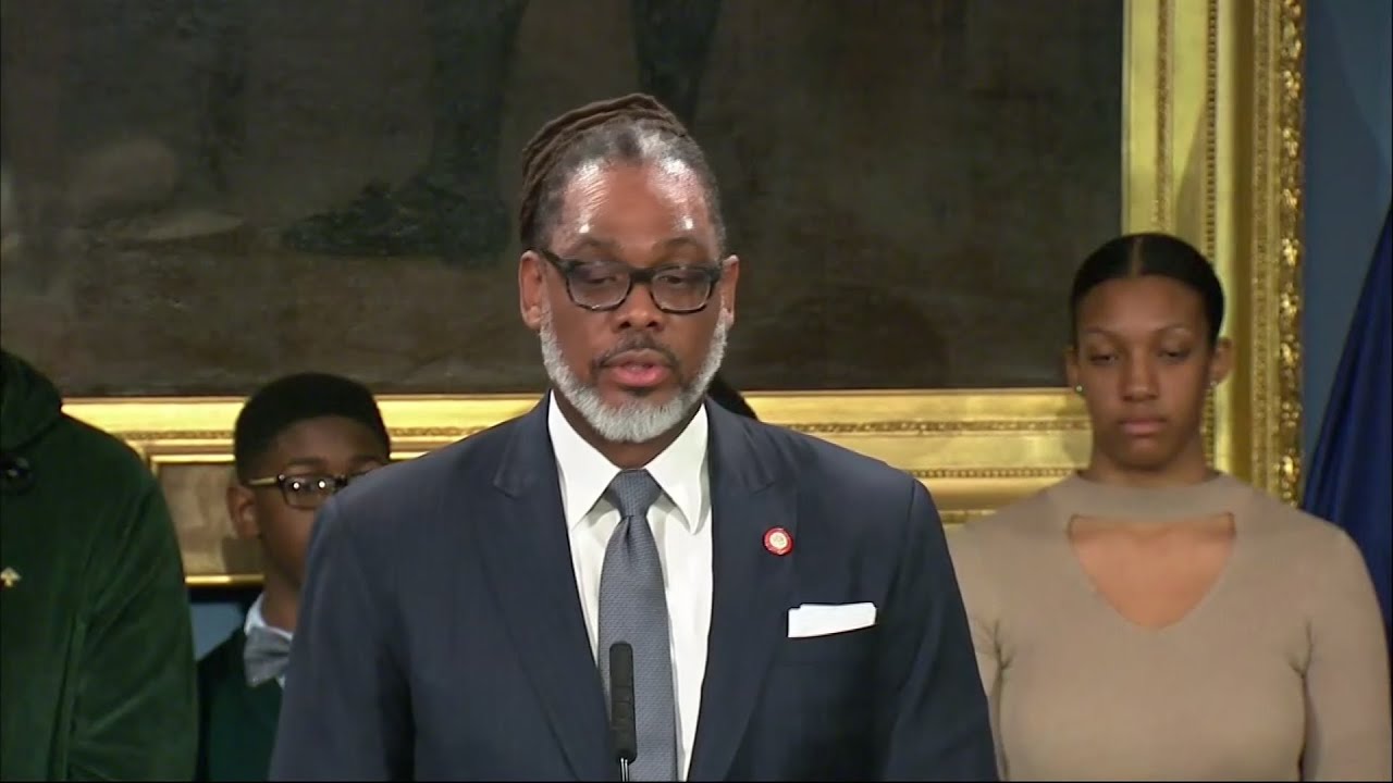 NYC councilman named world's tallest politician - YouTube