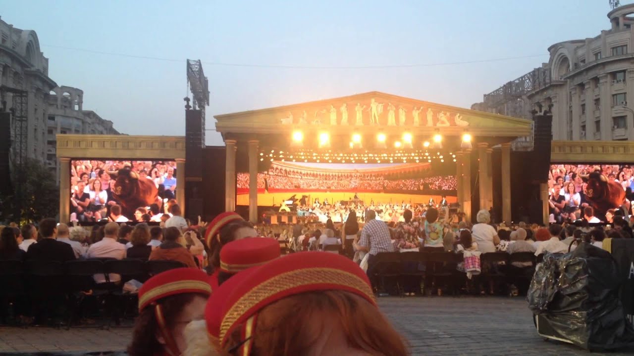 Concert Andre Rieu funny moment - YouTube