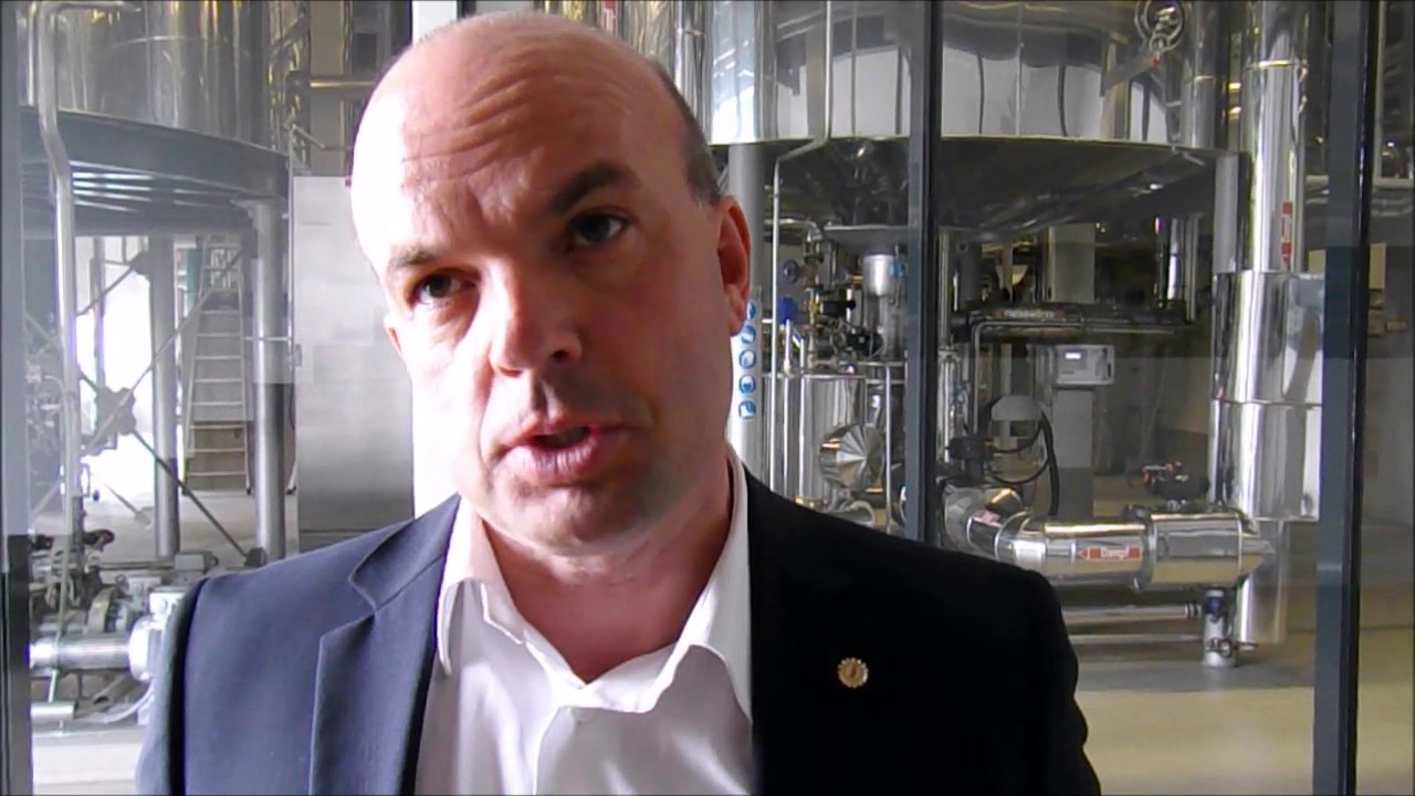 Aus dem Archiv: EGGER-Geschäftsfuehrer Bernhard Prosser im Spontaninterview - YouTube