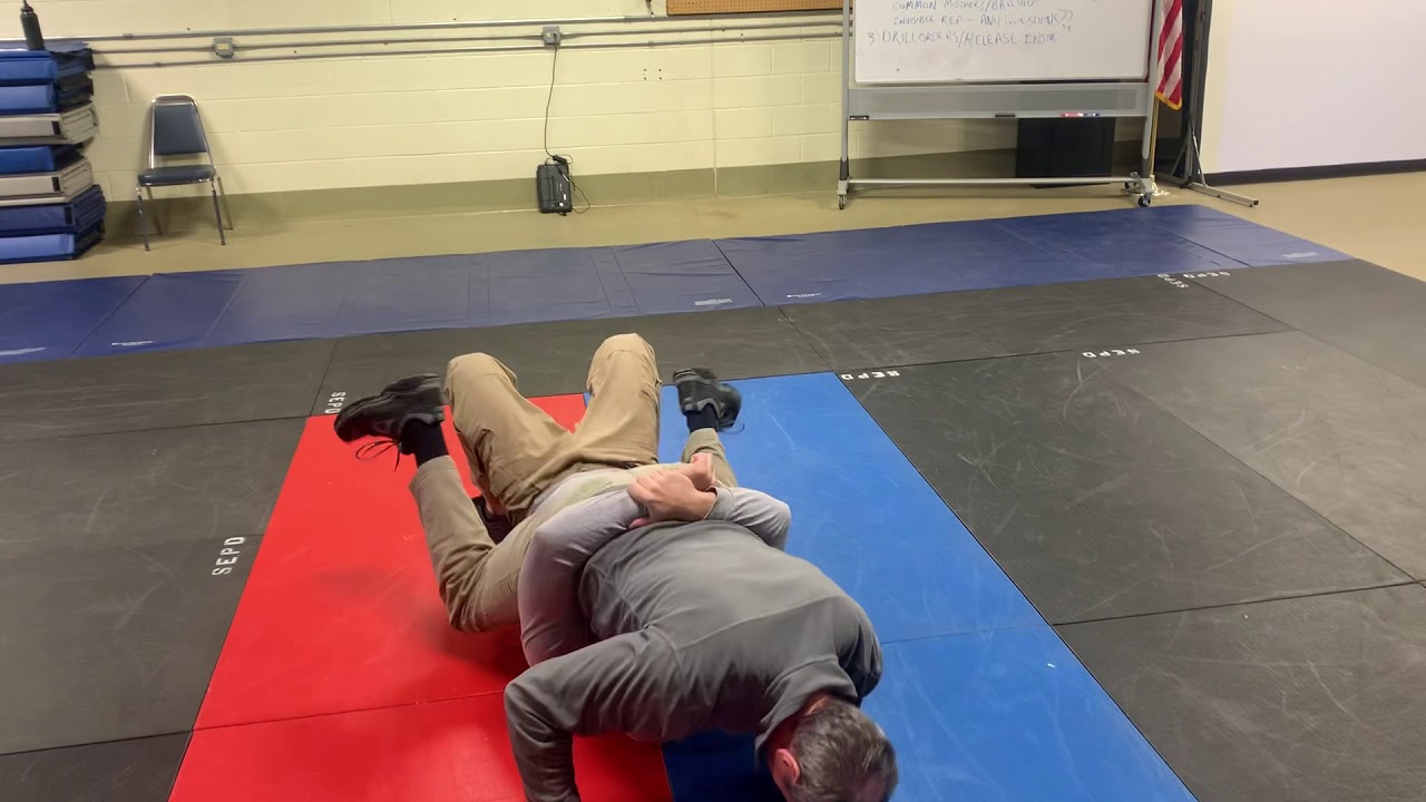 Mount escape: head lock variation - YouTube