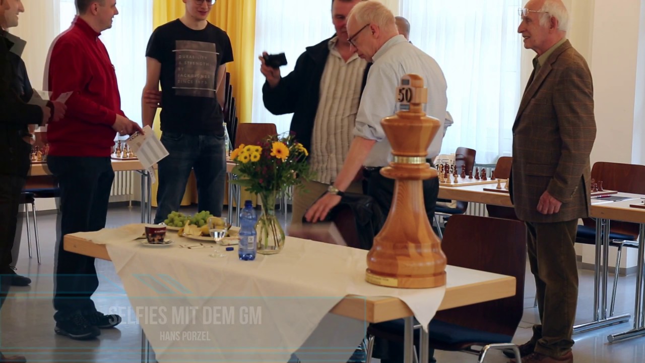 Simultankampf mit GM Robert Hübner - YouTube