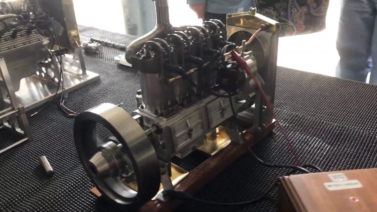 Holt Miniature Model Gas Engine Internal Combustion Running - YouTube