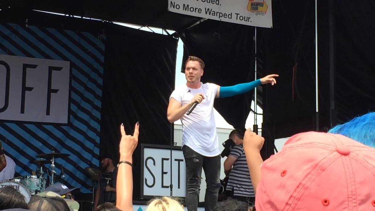Cody Carson gives a beautiful speech at Warped Tour - July 21, 2016 ...