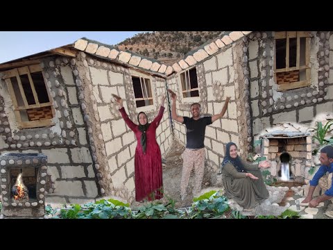 The joy of the husband and wife after overcoming hardships.🙏