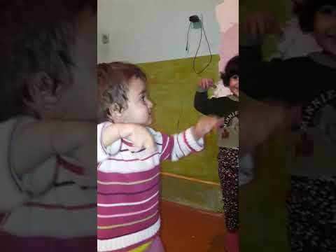 Oynuyan wirin qizlar