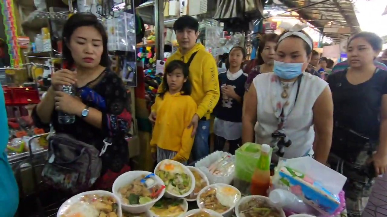 Bangkok day market in Sampeng market in the middle of Bangkok, Thailand ...