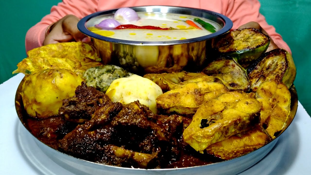 Eating Panta Vaat/Water Rice With Bharta Omlette Fish Fry Begun Bhaja ...