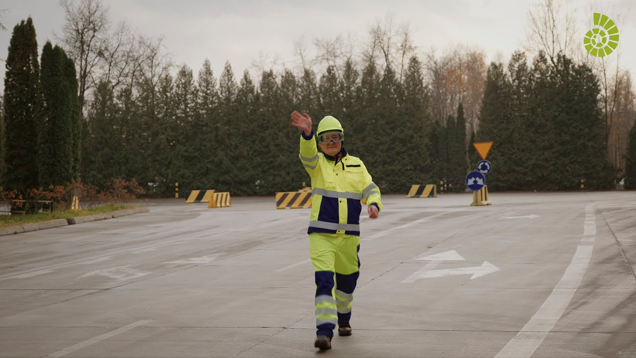 Personal protective equipment for drivers on site - YouTube