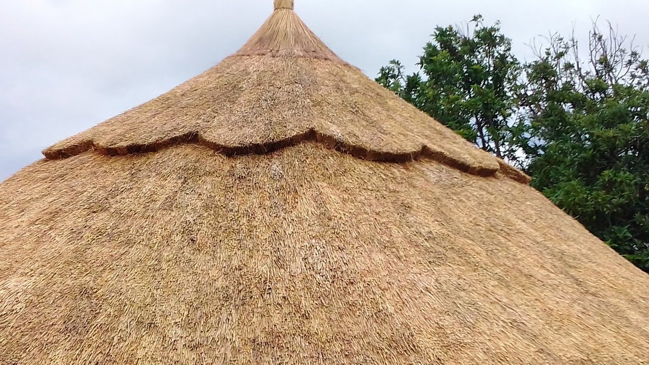 Roundvale or round hut thatching designs in Zimbabwe for more contact ...
