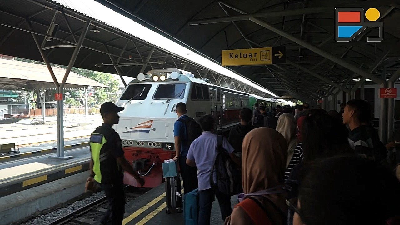 NGEBUT KE TIMUR - Naik Kereta Api Mutiara Timur dari Surabaya ke ...