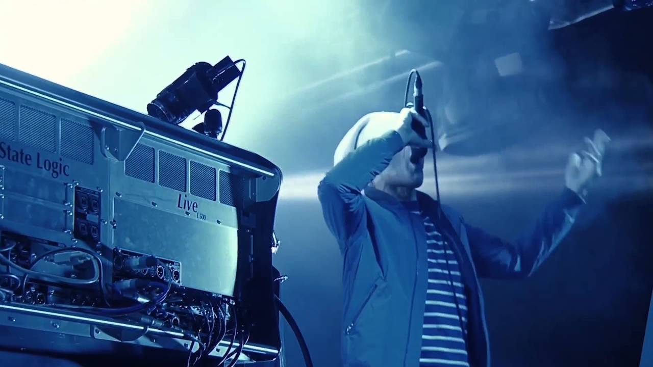 Underworld gig with Bowers & Wilkins headphones - YouTube