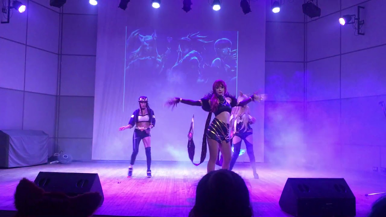 KDA (League of Legends) cosplay performance. - YouTube